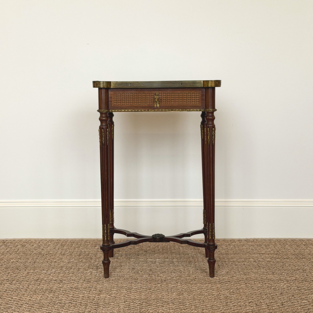 ANTIQUES & VINTAGE - Bungalow Classic
